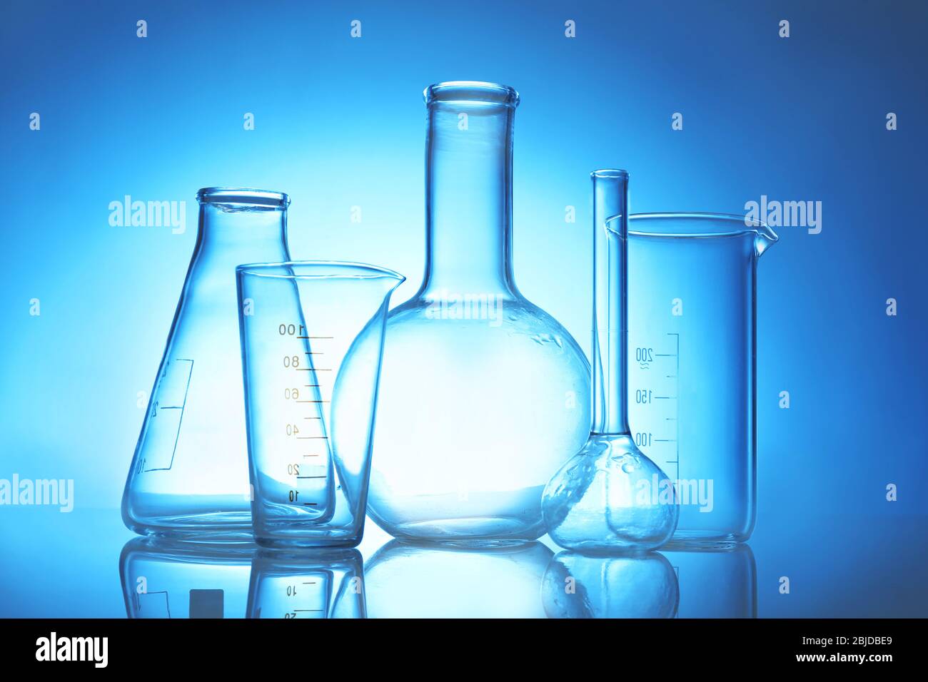 Glass beakers and test tube hi-res stock photography and images - Alamy