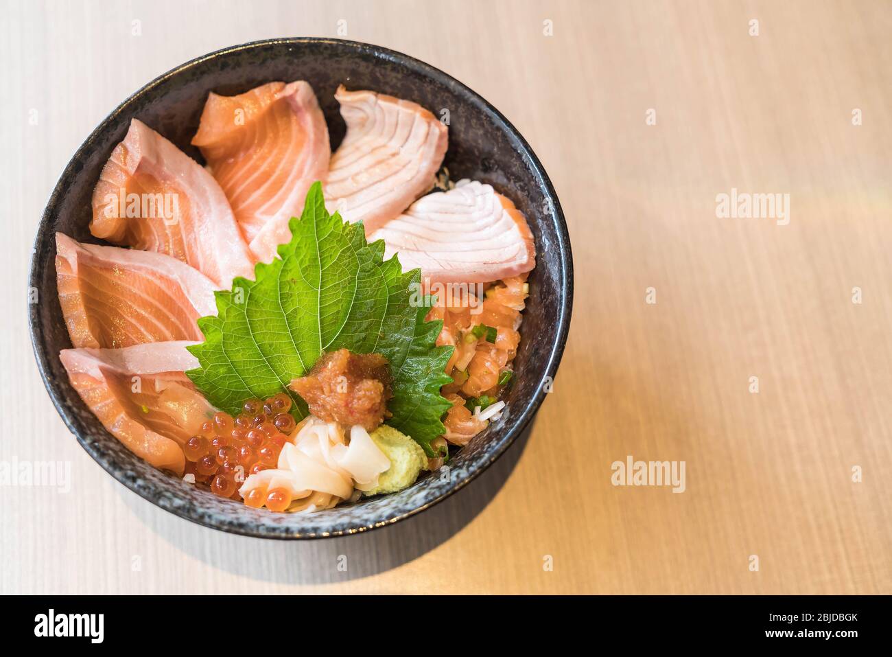 Salmon donburi hi-res stock photography and images - Alamy