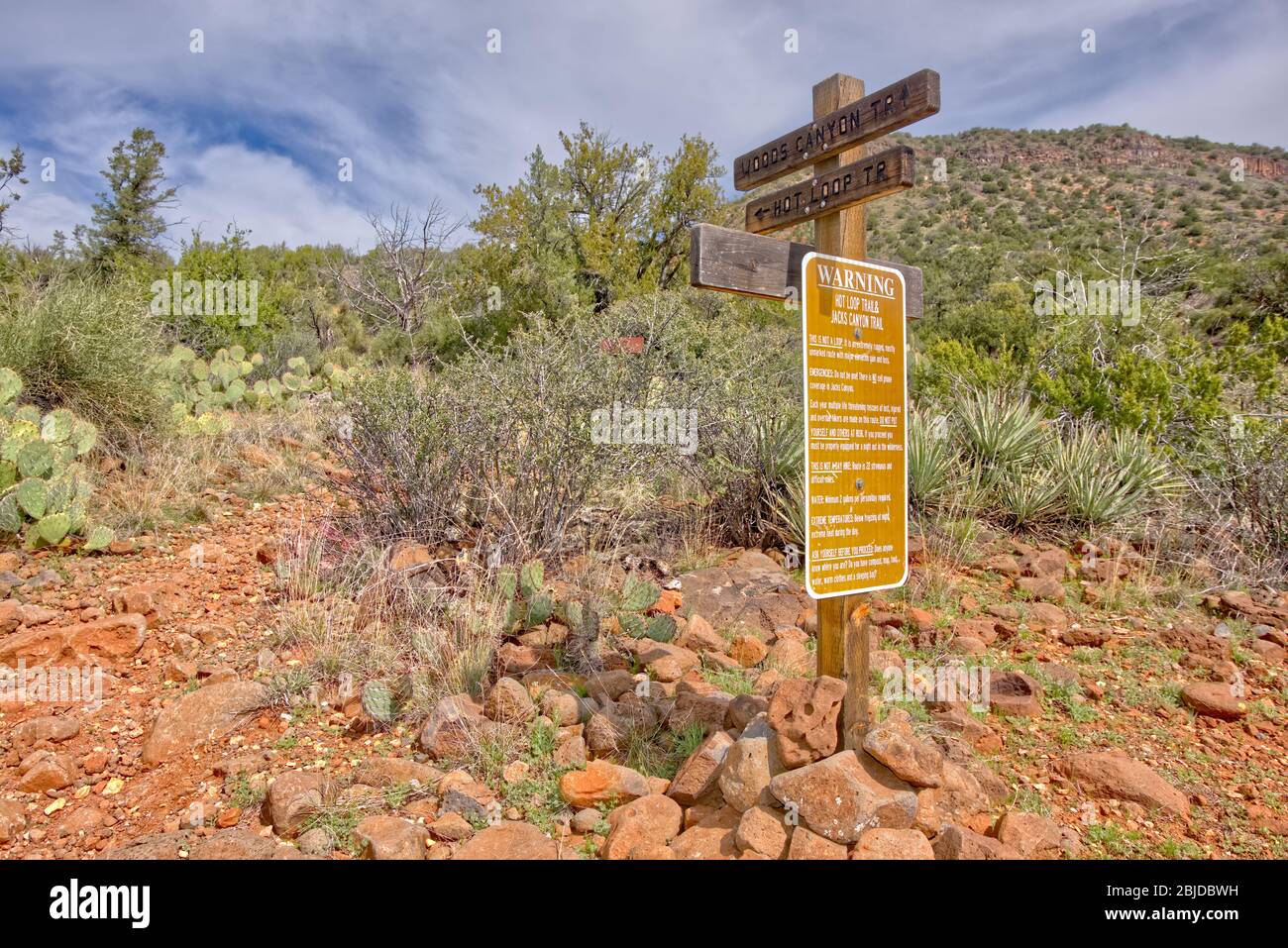 A warning sign at the junction of Woods Canyon and Hot Loop trails ...