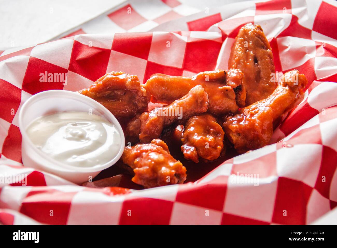 Order of wings in a plate Stock Photo - Alamy