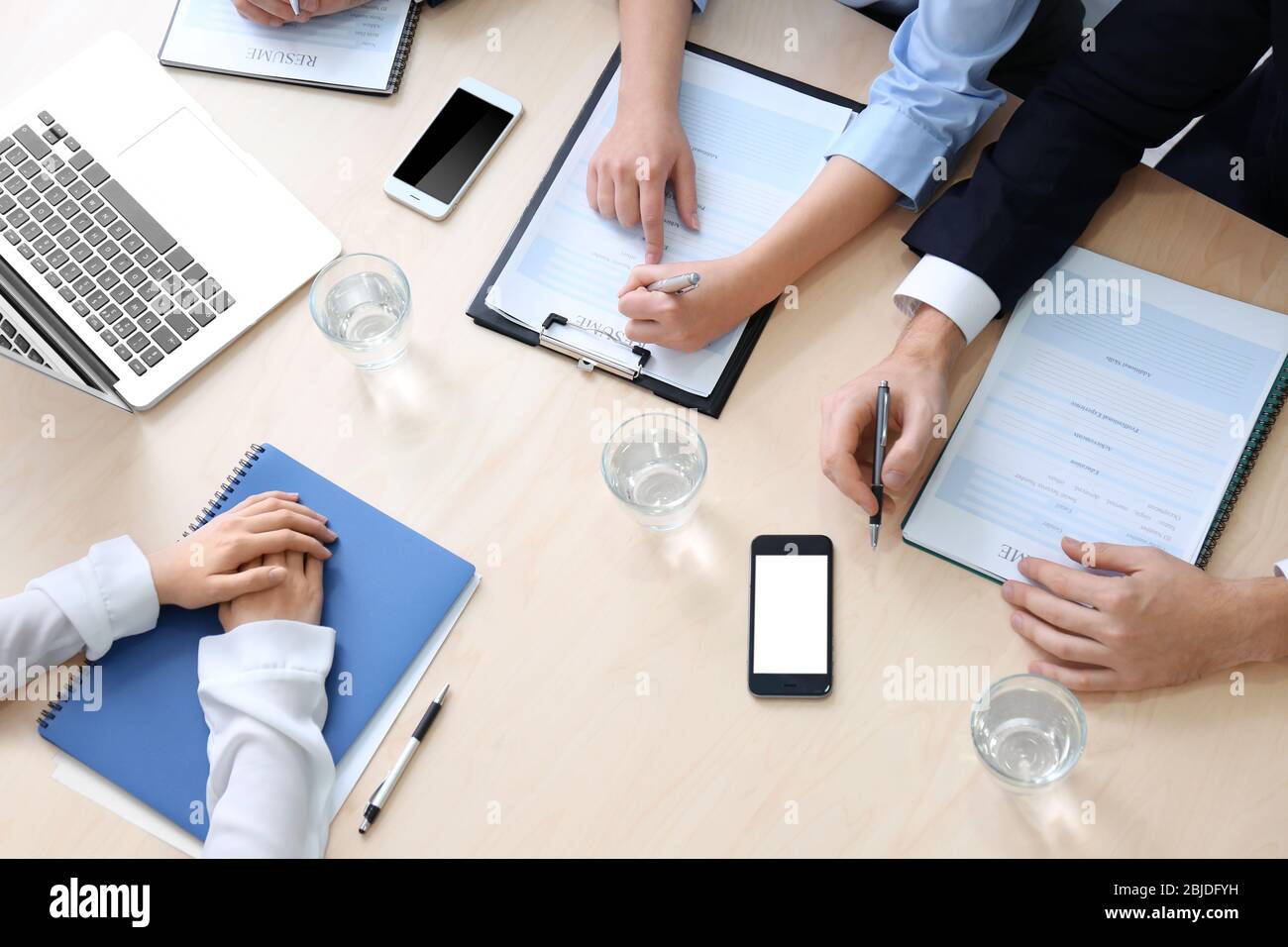 Interviewer pen paper hi-res stock photography and images - Alamy