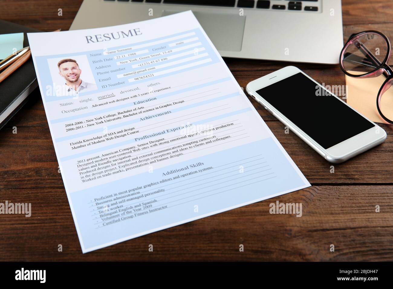 Resume on table hi-res stock photography and images - Alamy