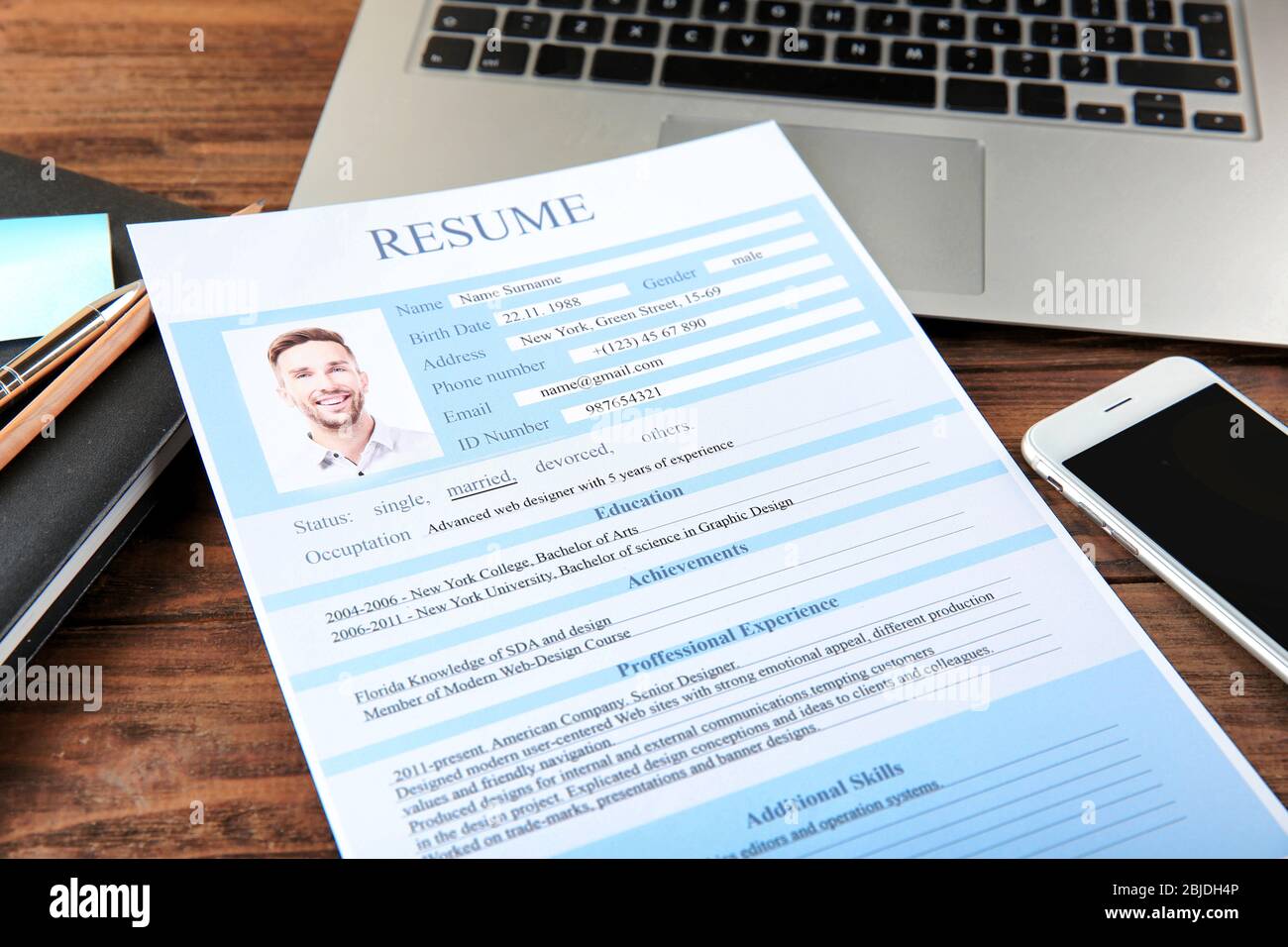 Resume on table hi-res stock photography and images - Alamy