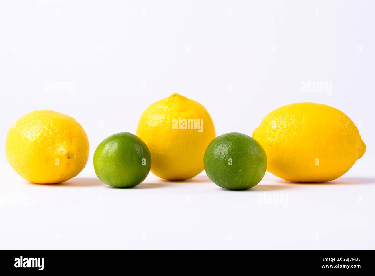 Portrait Of Lemons And Limes In A Row Stock Photo - Alamy