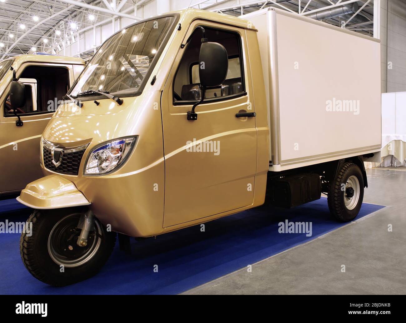 Three wheeler delivery service hi-res stock photography and images - Alamy