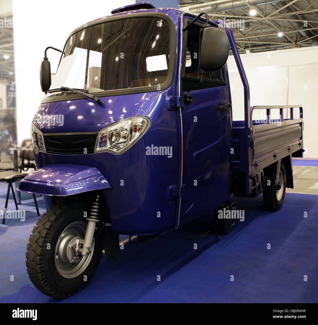 Three wheeler delivery service hi-res stock photography and images - Alamy