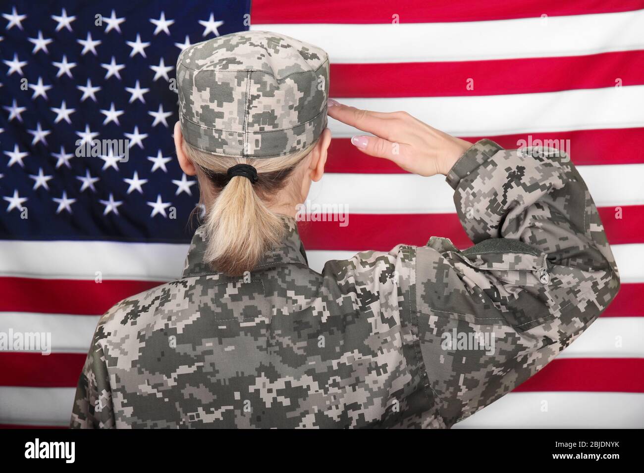 Female soldier salute flag hi-res stock photography and images - Alamy