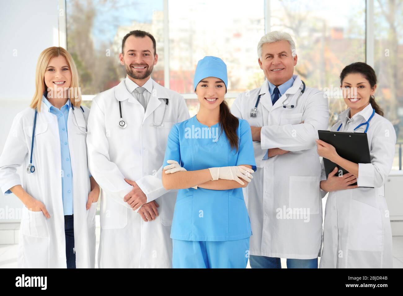 Team doctors experience hospital hi-res stock photography and images ...