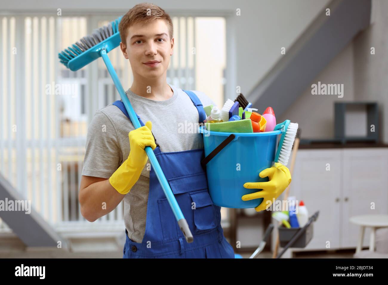Man holding cleaning supplies hi-res stock photography and images - Alamy
