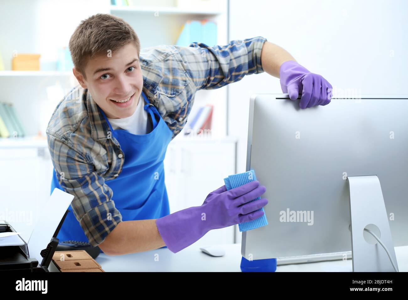 Monitor wash hi-res stock photography and images - Alamy