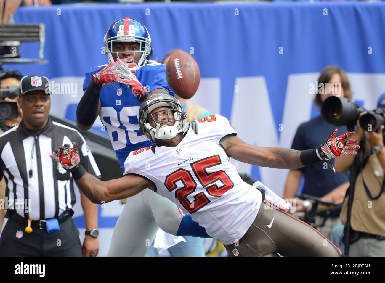 16 September 2012: Tampa Bay Buccaneers cornerback Aqib Talib (25 ...