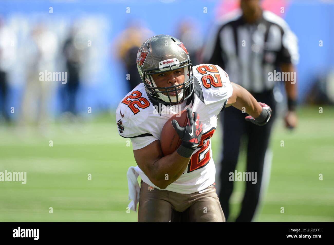 16 September 2012: Tampa Bay Buccaneers running back Doug Martin (22 ...