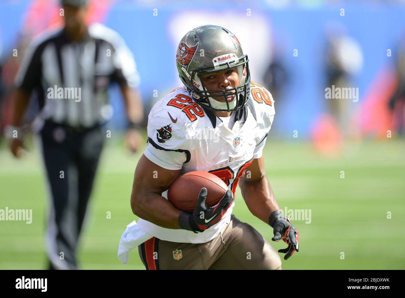 16 September 2012: Tampa Bay Buccaneers running back Doug Martin (22 ...