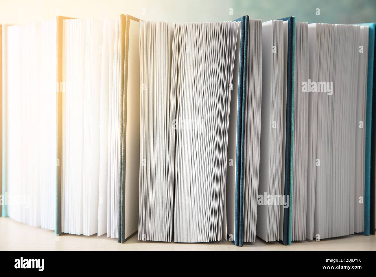 Books in row hi-res stock photography and images - Alamy