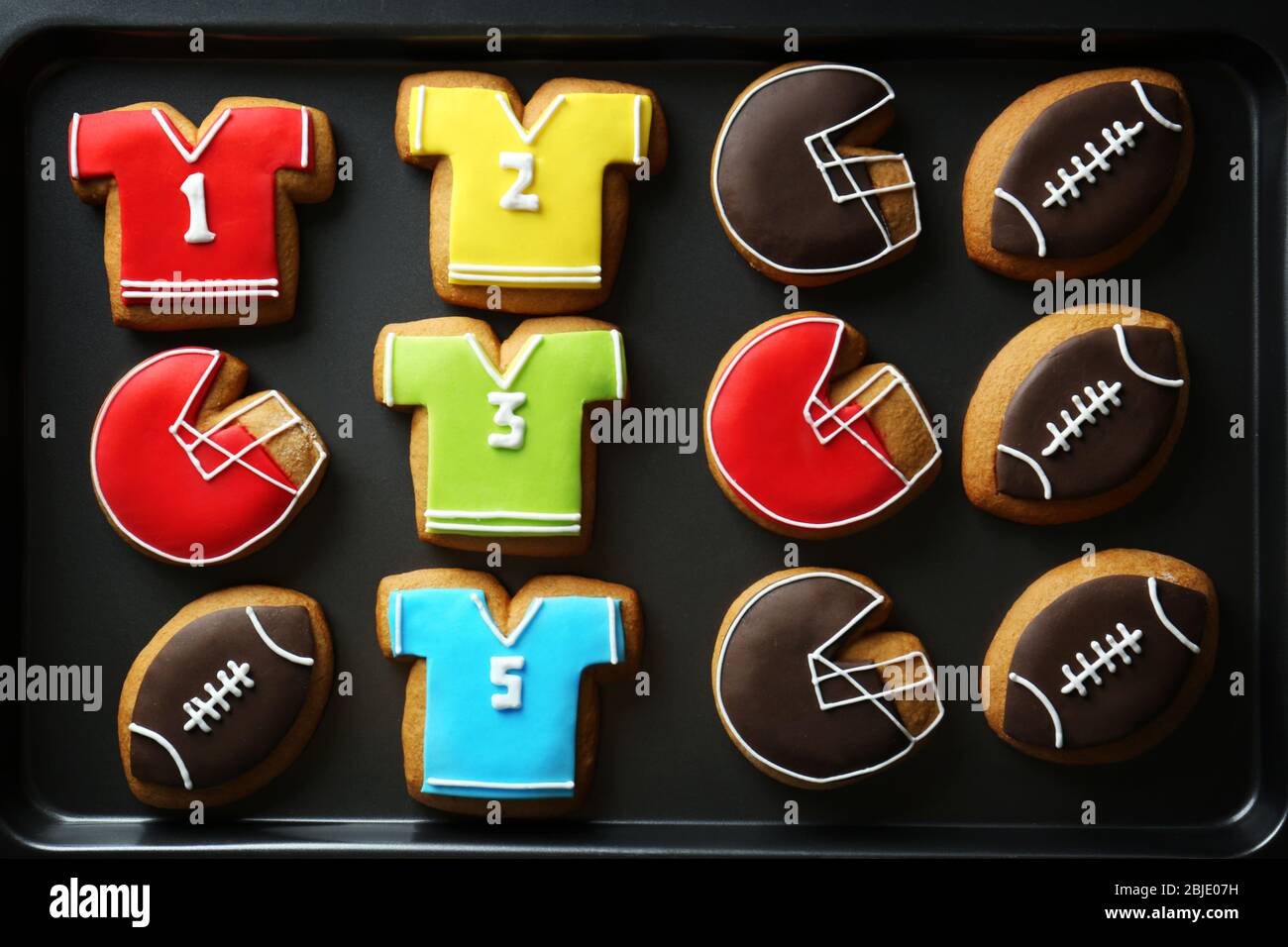 American baking competition hi-res stock photography and images - Alamy