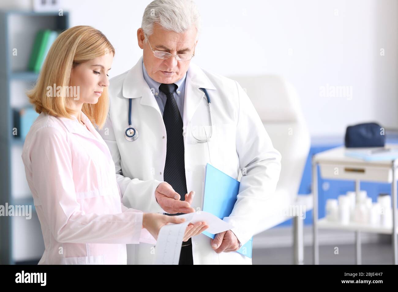 Doctors at work in clinic Stock Photo - Alamy