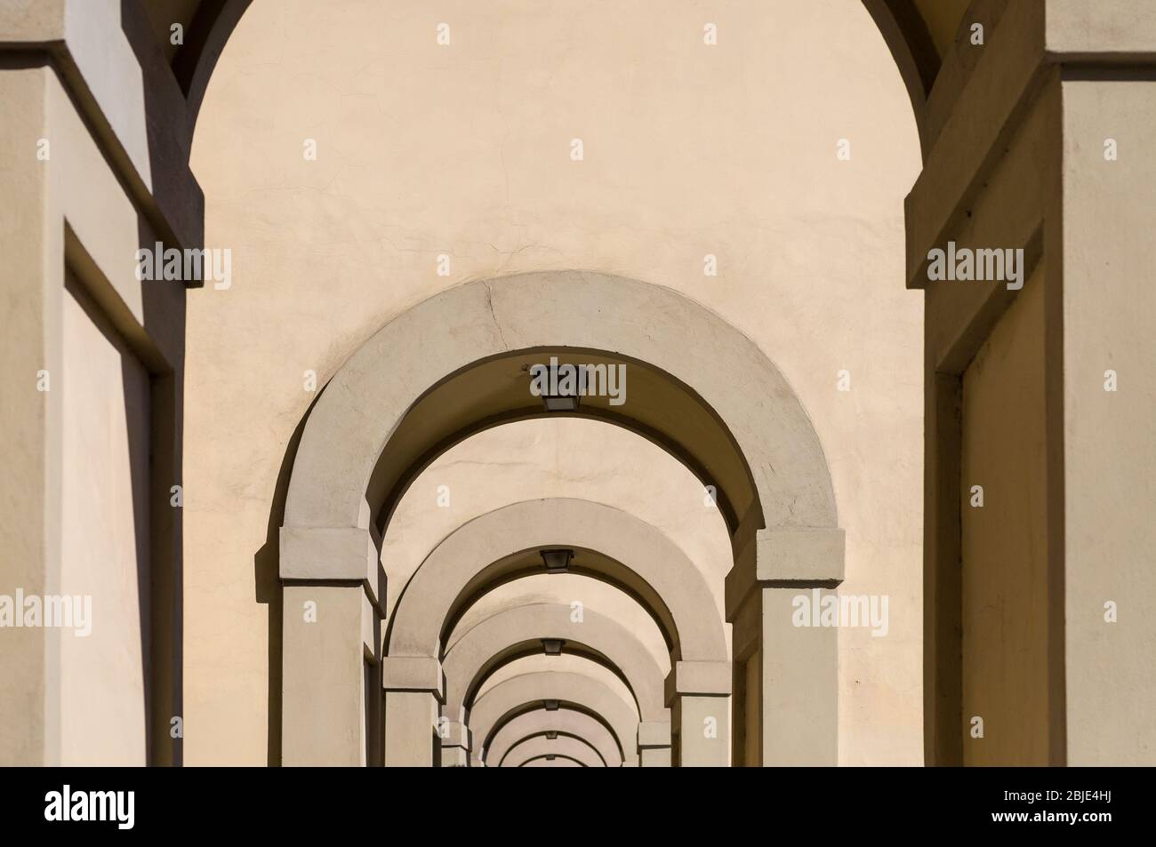 Stone column arch italy hi-res stock photography and images - Alamy