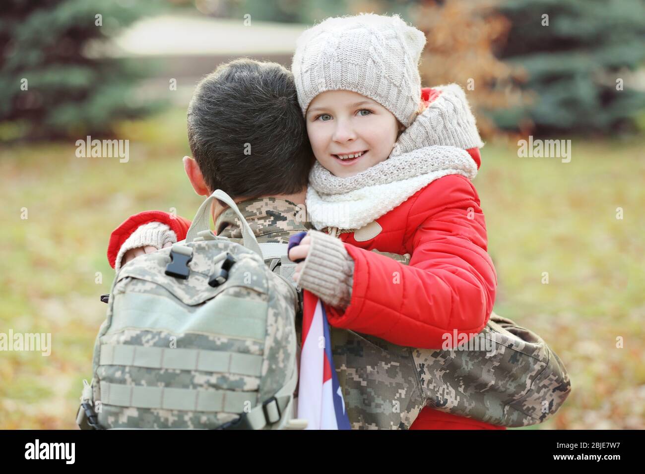 USA soldier hugging his daughter outdoors Stock Photo - Alamy