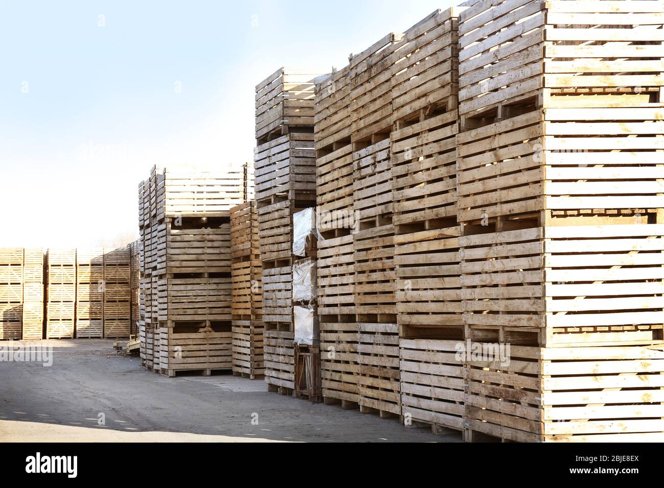 Open air warehouse hi-res stock photography and images - Alamy