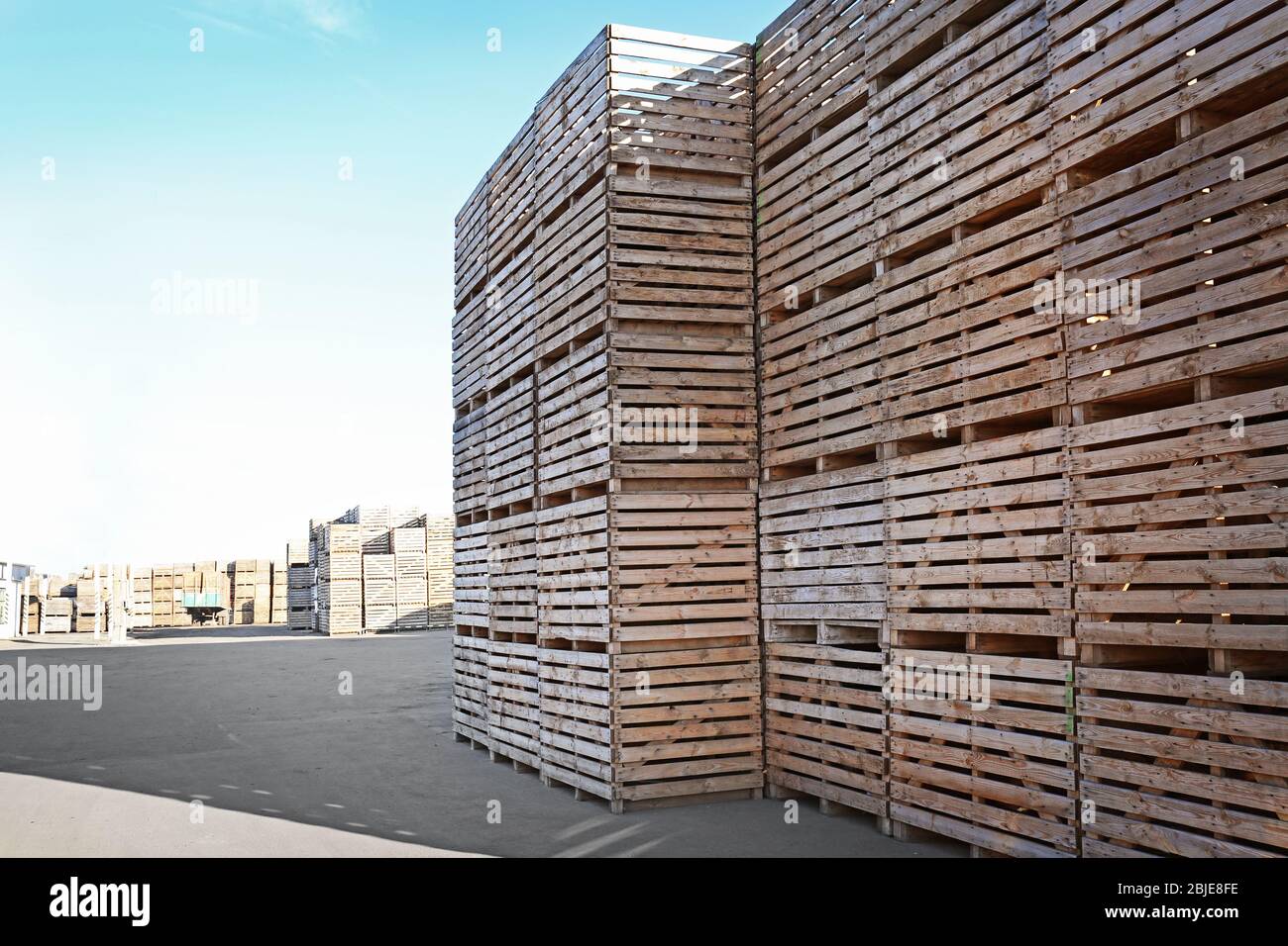 Open air warehouse hi-res stock photography and images - Alamy