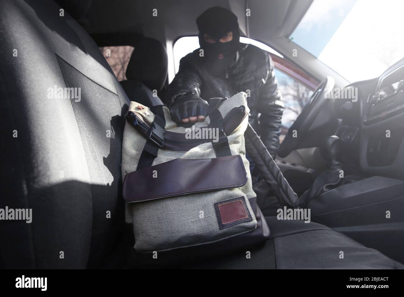 Stealing from car hi-res stock photography and images - Alamy