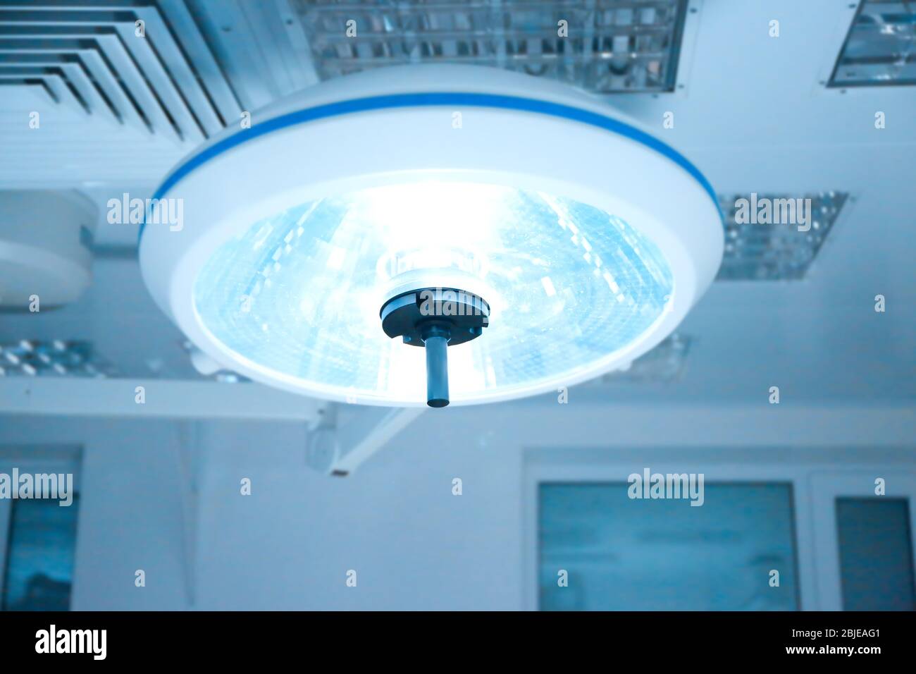 Surgical lamp in modern operating room Stock Photo - Alamy