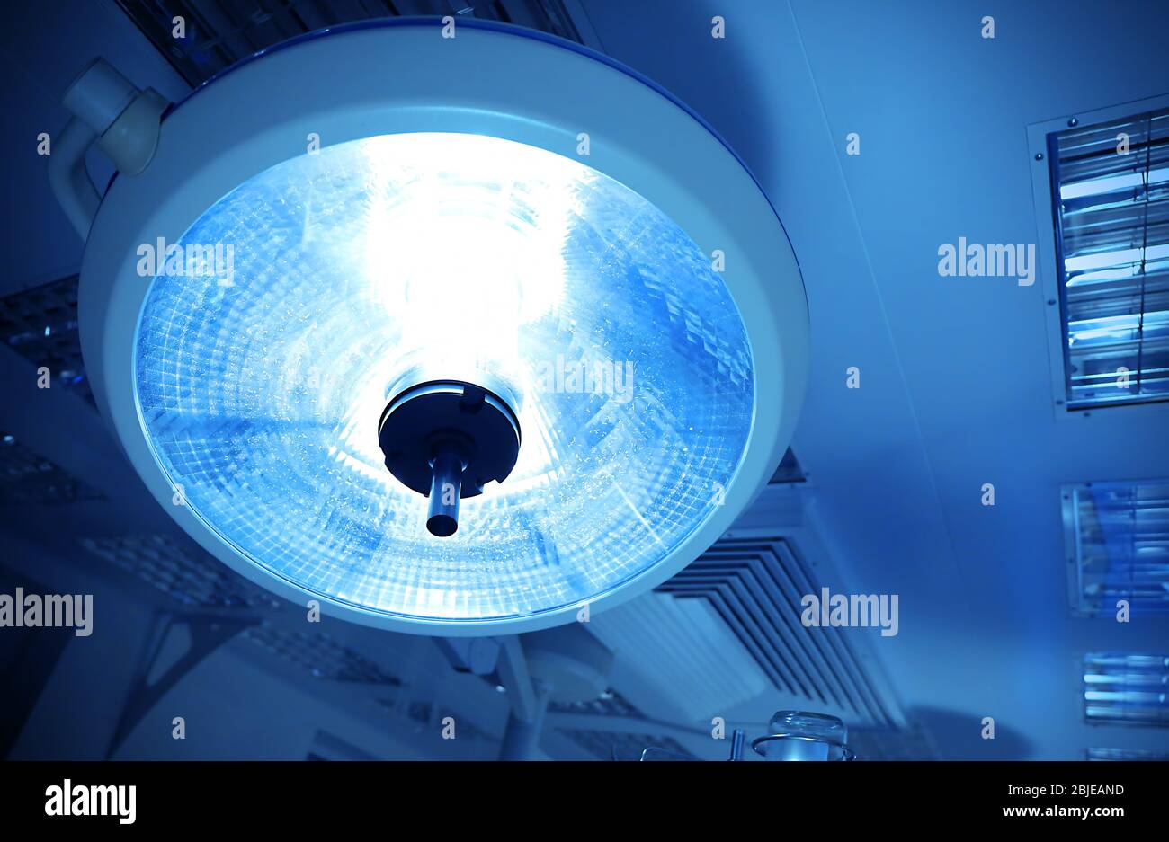 Surgical lamp in modern operating room Stock Photo - Alamy
