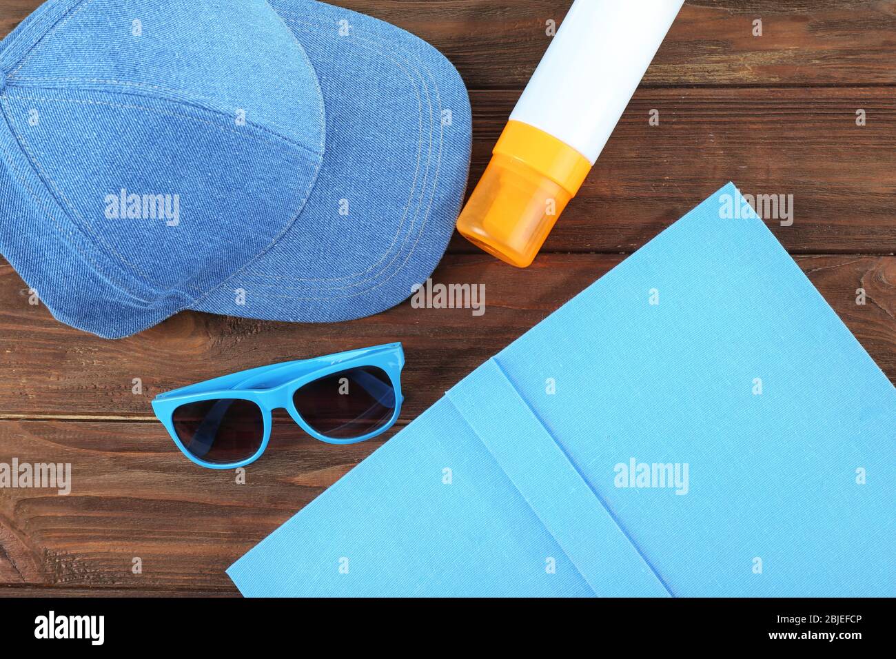 Cap of sunscreen hi-res stock photography and images - Alamy