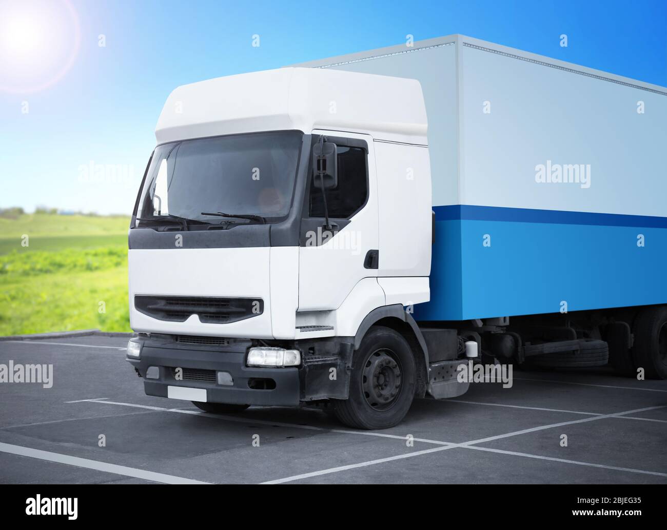 Parked large goods vehicle hi-res stock photography and images - Alamy
