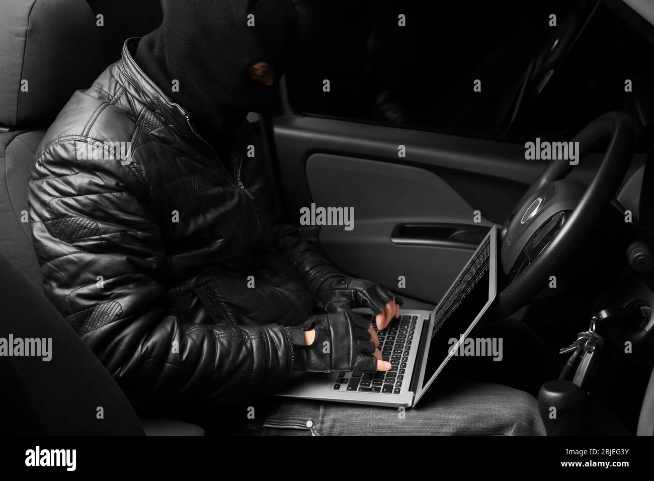 Thief hacking car system hi-res stock photography and images - Alamy