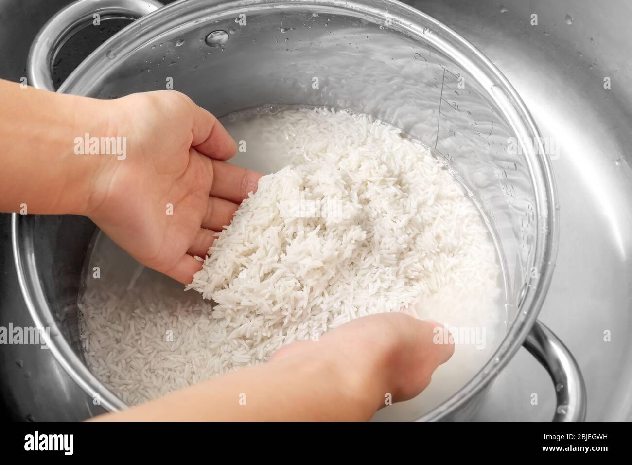 Rinsing rice grains hi-res stock photography and images - Alamy