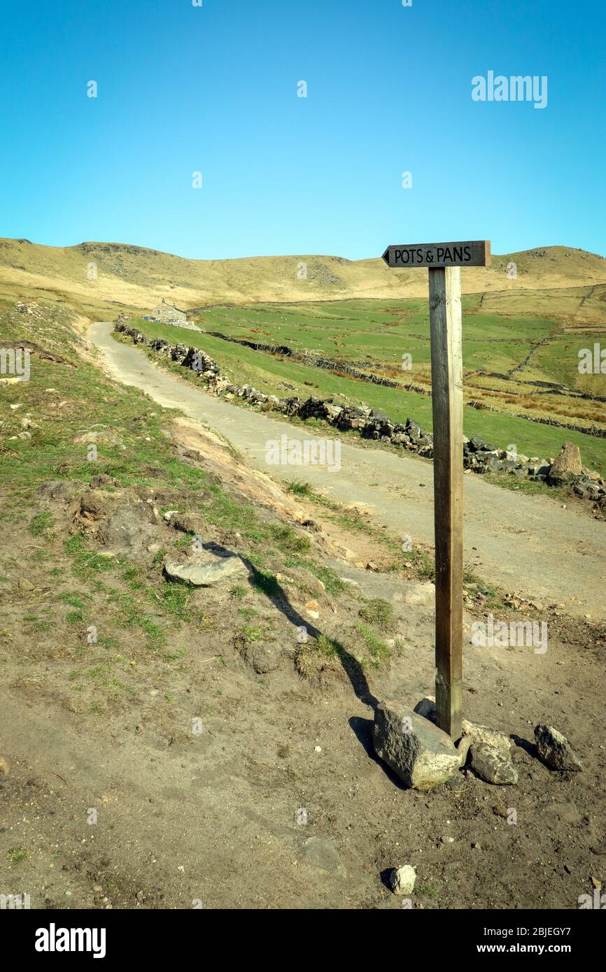 Signpost in countryside hi-res stock photography and images - Alamy