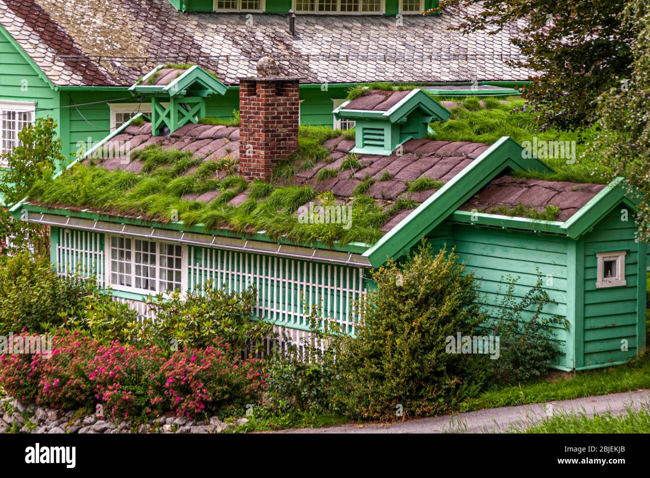 Old log cabin sod roof hi-res stock photography and images - Alamy