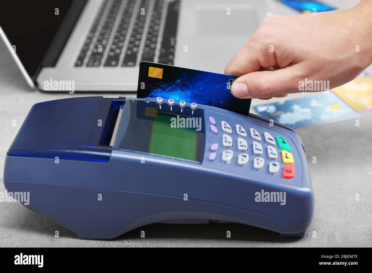 Hand using bank terminal for credit card payment Stock Photo - Alamy
