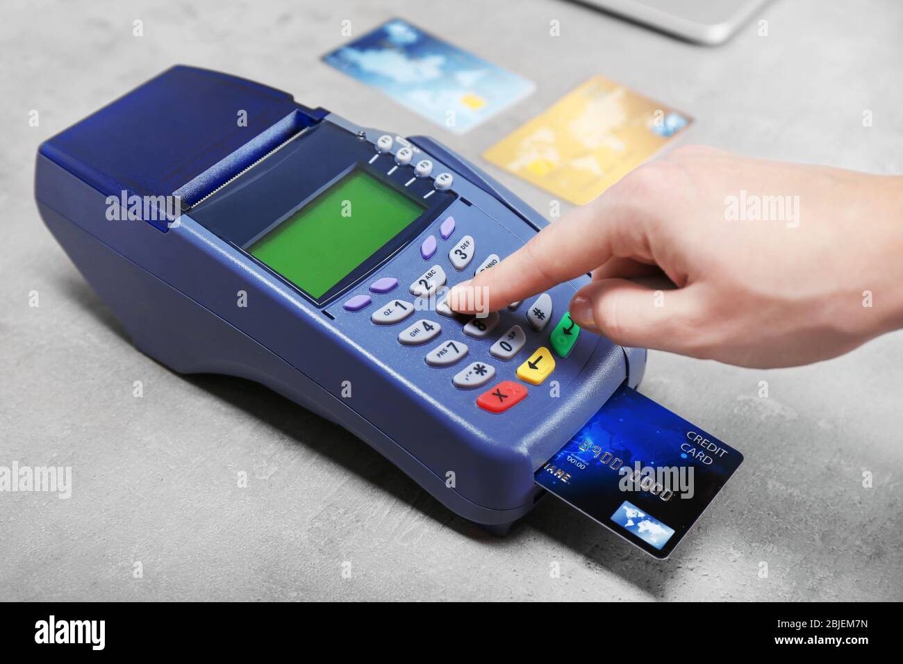 Hand using bank terminal for credit card payment Stock Photo - Alamy
