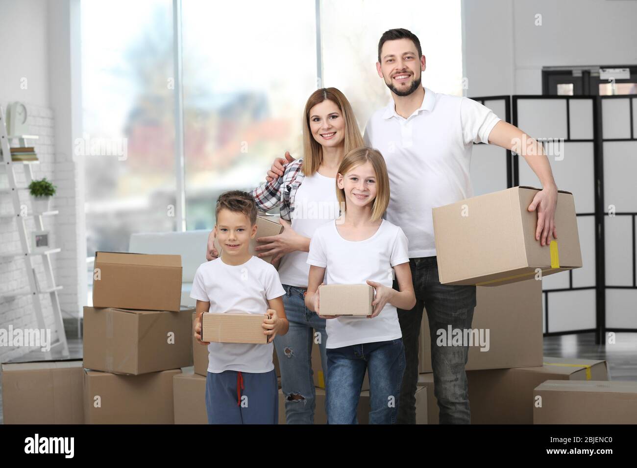Mother daughter carton boxes hi-res stock photography and images - Alamy