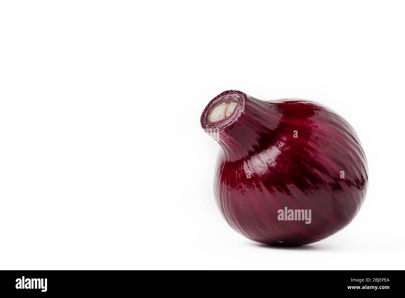 Red, purple onions isolated on white background Stock Photo - Alamy