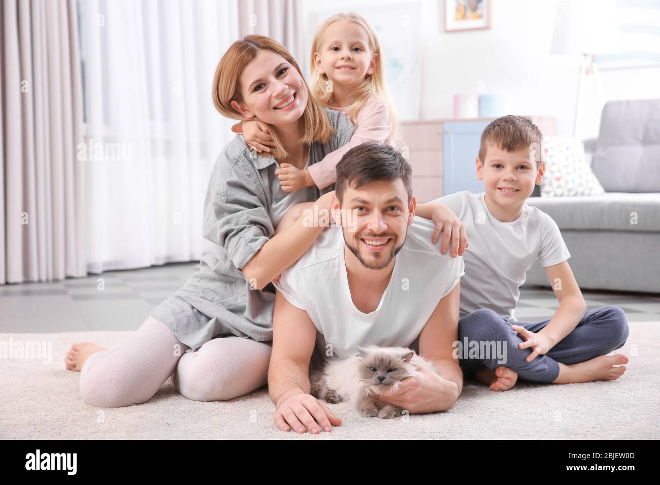 Girl parents cat hi-res stock photography and images - Alamy