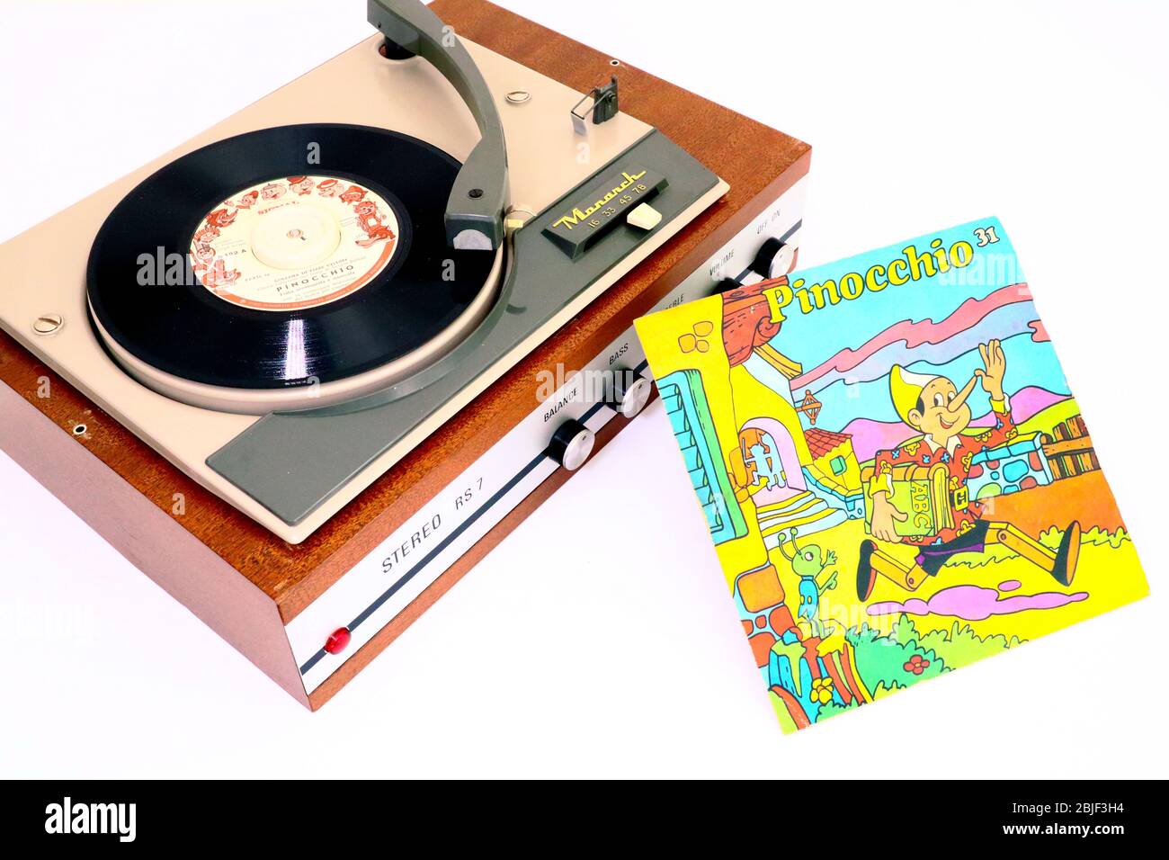 PINOCCHIO 1970 Vinyl Record SIGNAL Label on 1966 MONARCH Record Player ...