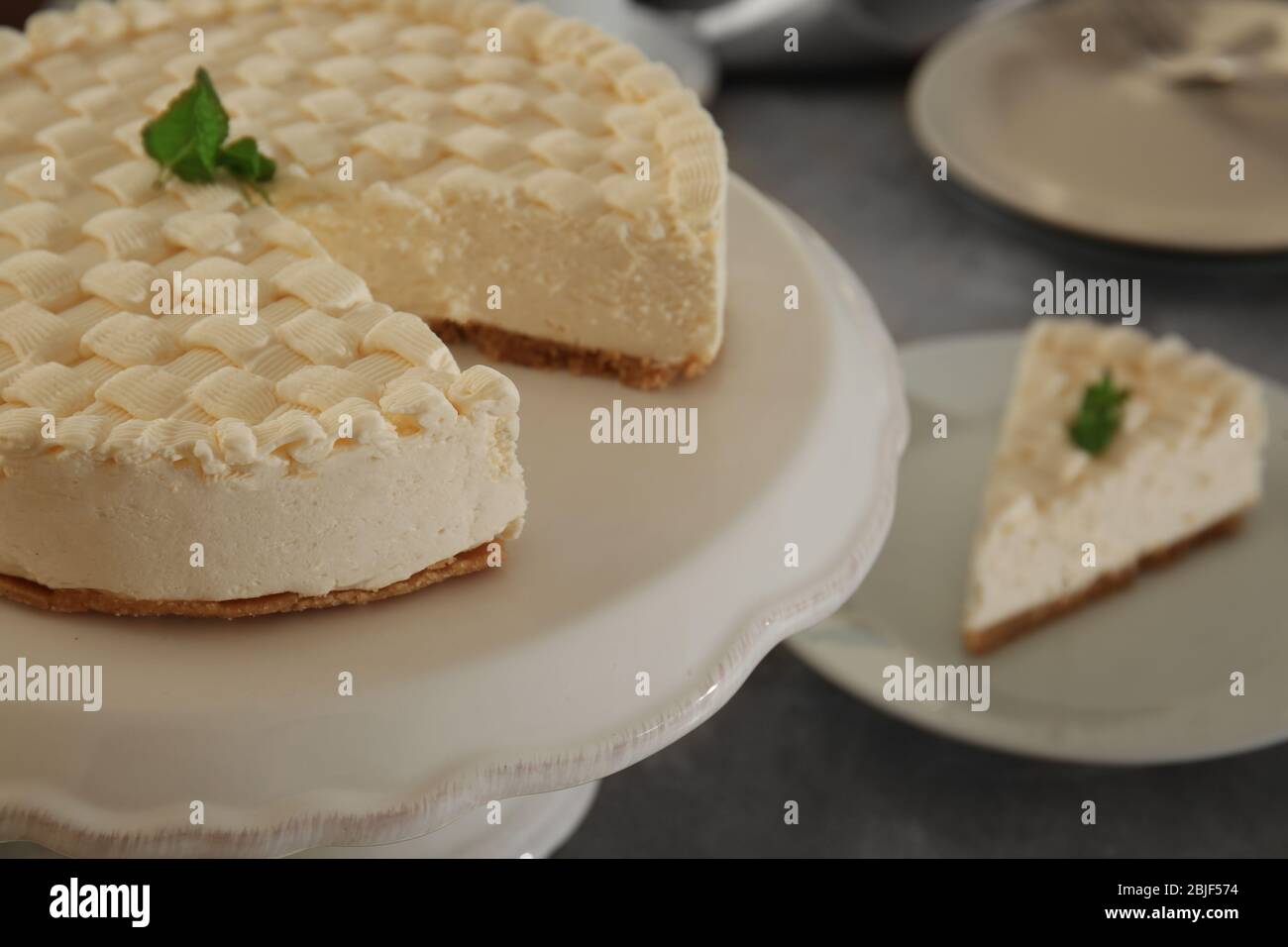 Slice plain baked cheesecake hi-res stock photography and images - Alamy