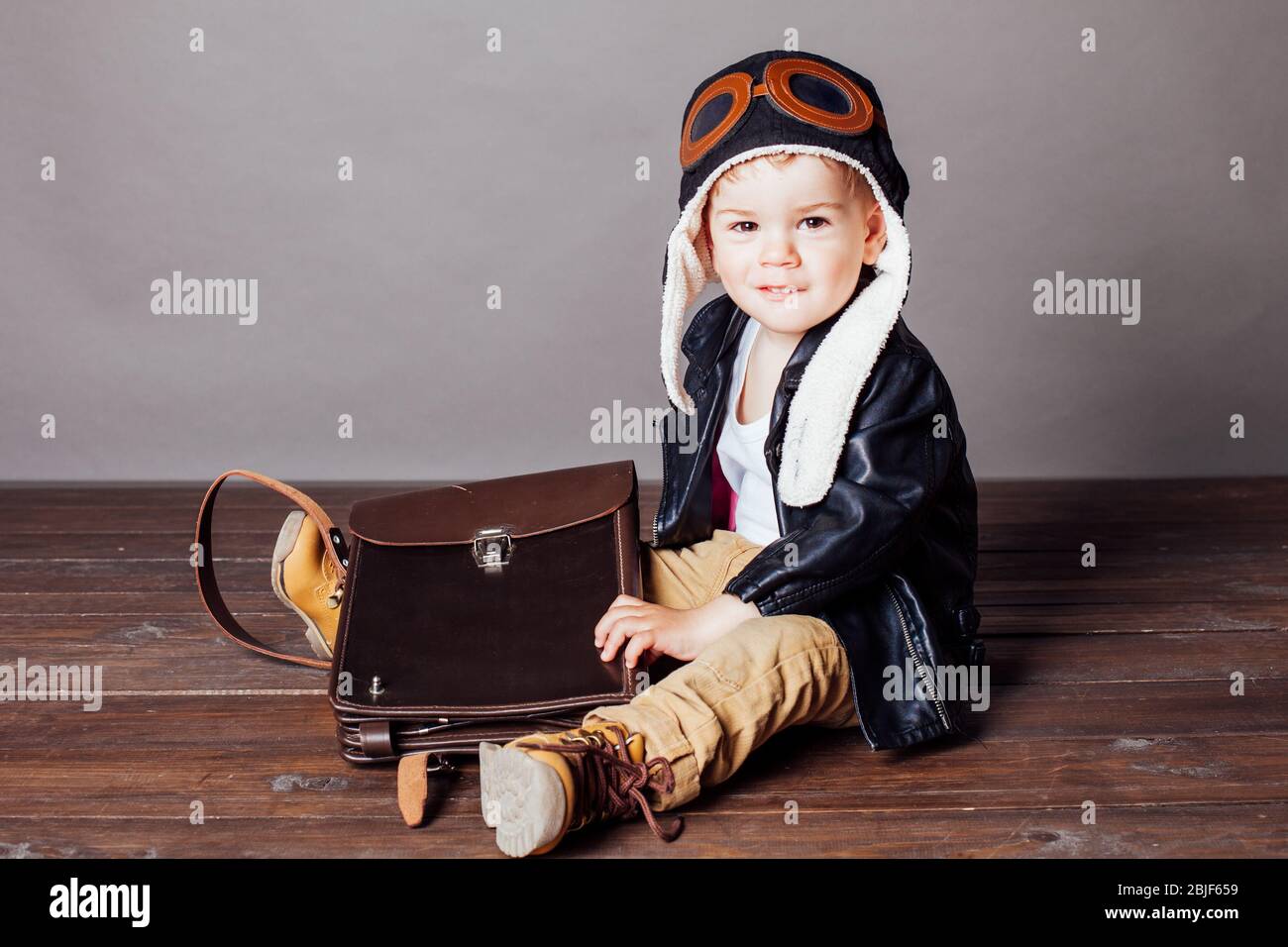 little boy pilot plays in airplanes kids Stock Photo - Alamy
