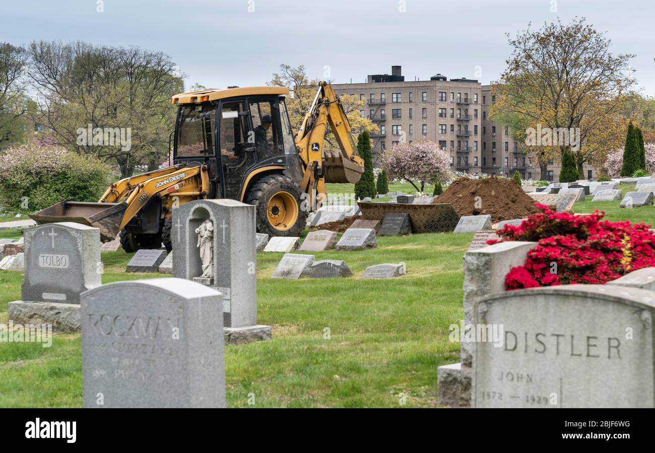 New York, NY - April 29, 2020: Worker of Woddlawn Cemetery in the Bronx ...