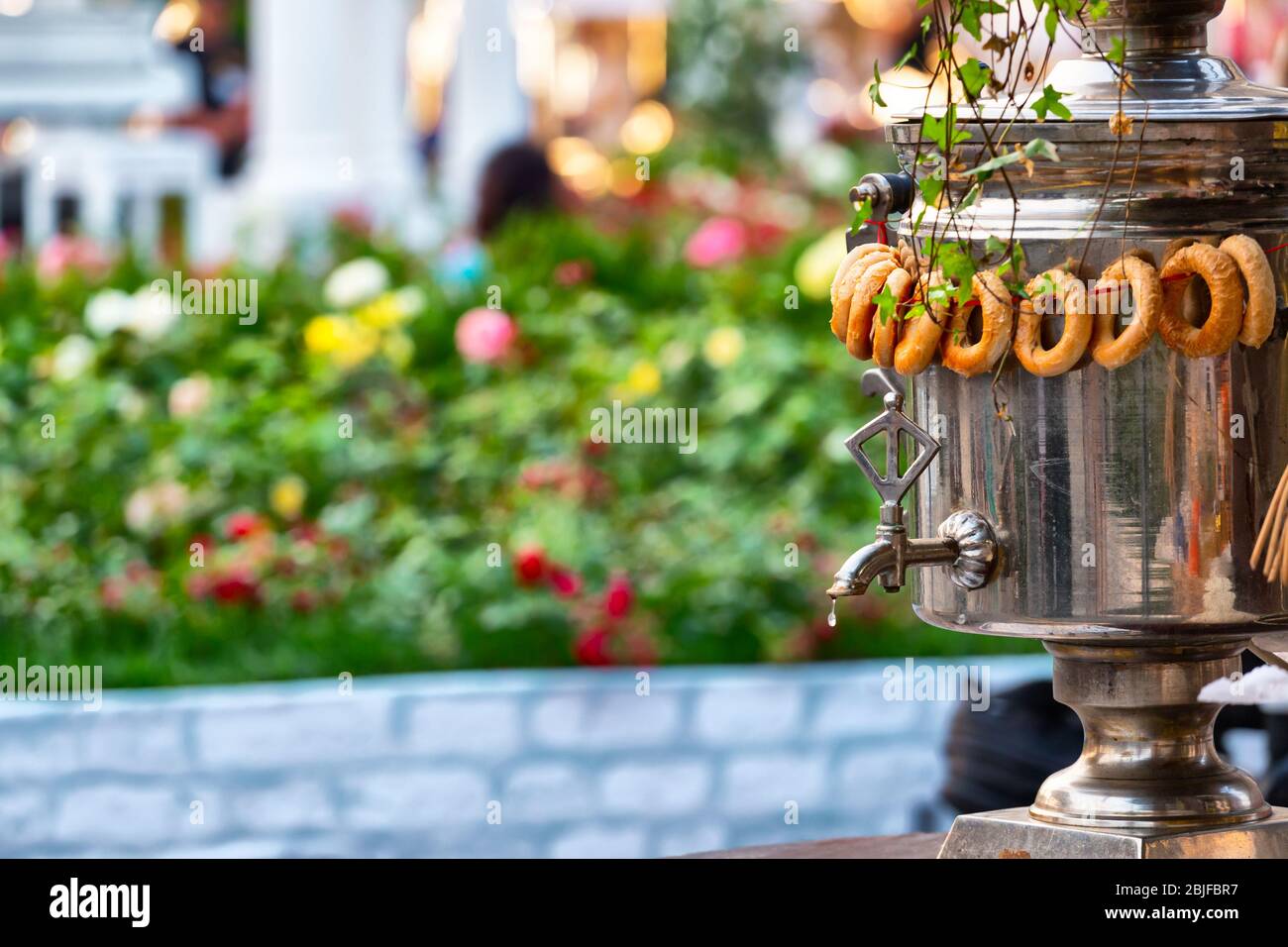 Traditional russian tea equipment outdoor Stock Photo - Alamy