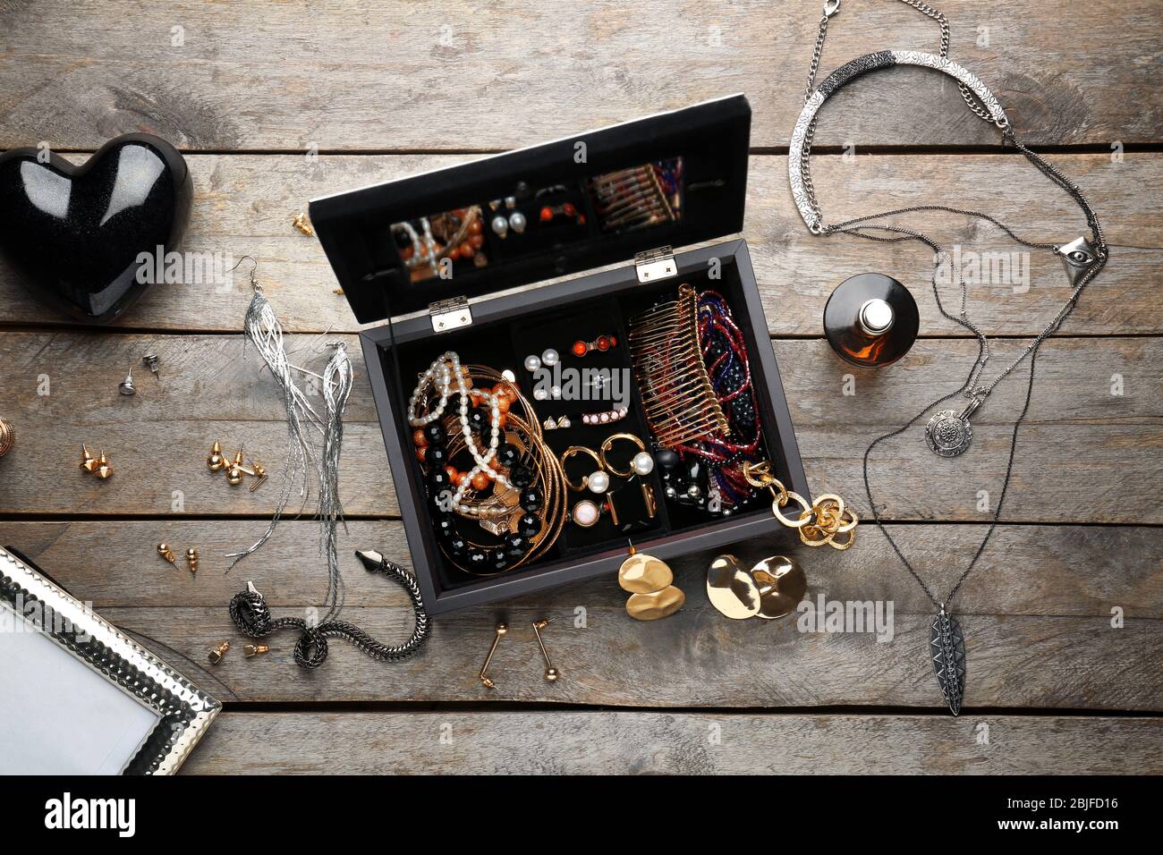 Gold treasure chest top view hi-res stock photography and images - Alamy