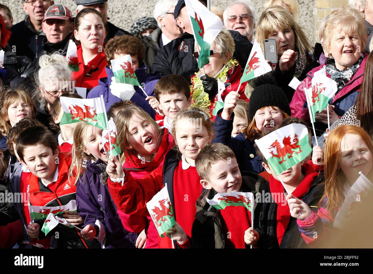 Children with flags hi-res stock photography and images - Alamy
