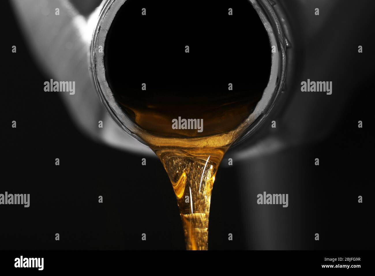 Engine oil pouring from canister, closeup Stock Photo - Alamy