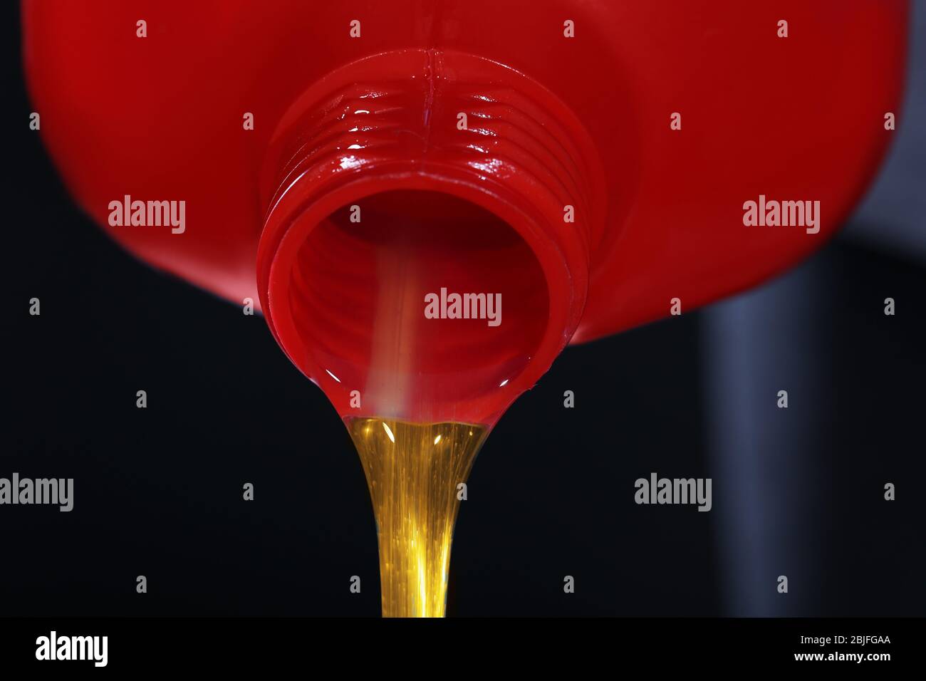 Engine oil pouring from canister, closeup Stock Photo - Alamy