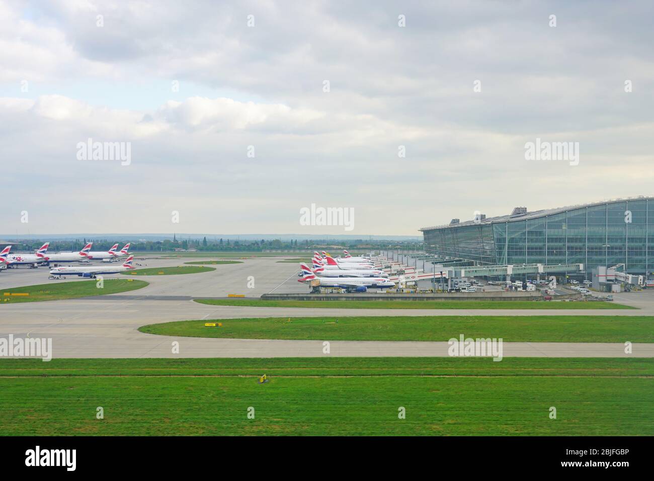 HEATHROW, ENGLAND -29 APR 2019- View of airplanes from British Airways ...