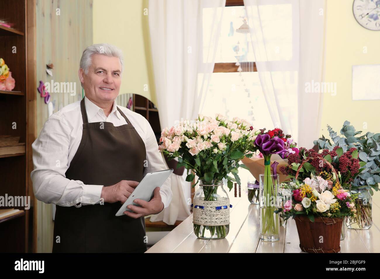 Male florist tablet flower hi-res stock photography and images - Alamy