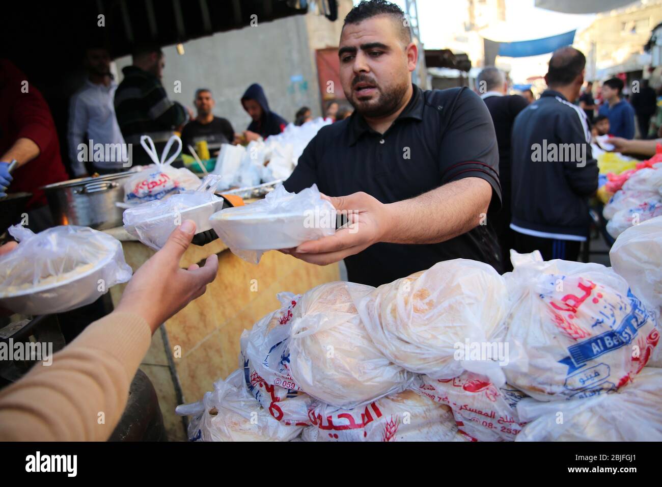 Deir El-Balah, The Gaza Strip, Palestine. 29th Apr, 2020. Palestinians ...
